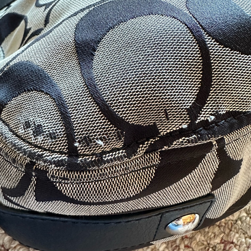 Coach Black Insignia Rare Hobo (Early 2000's) - Gem